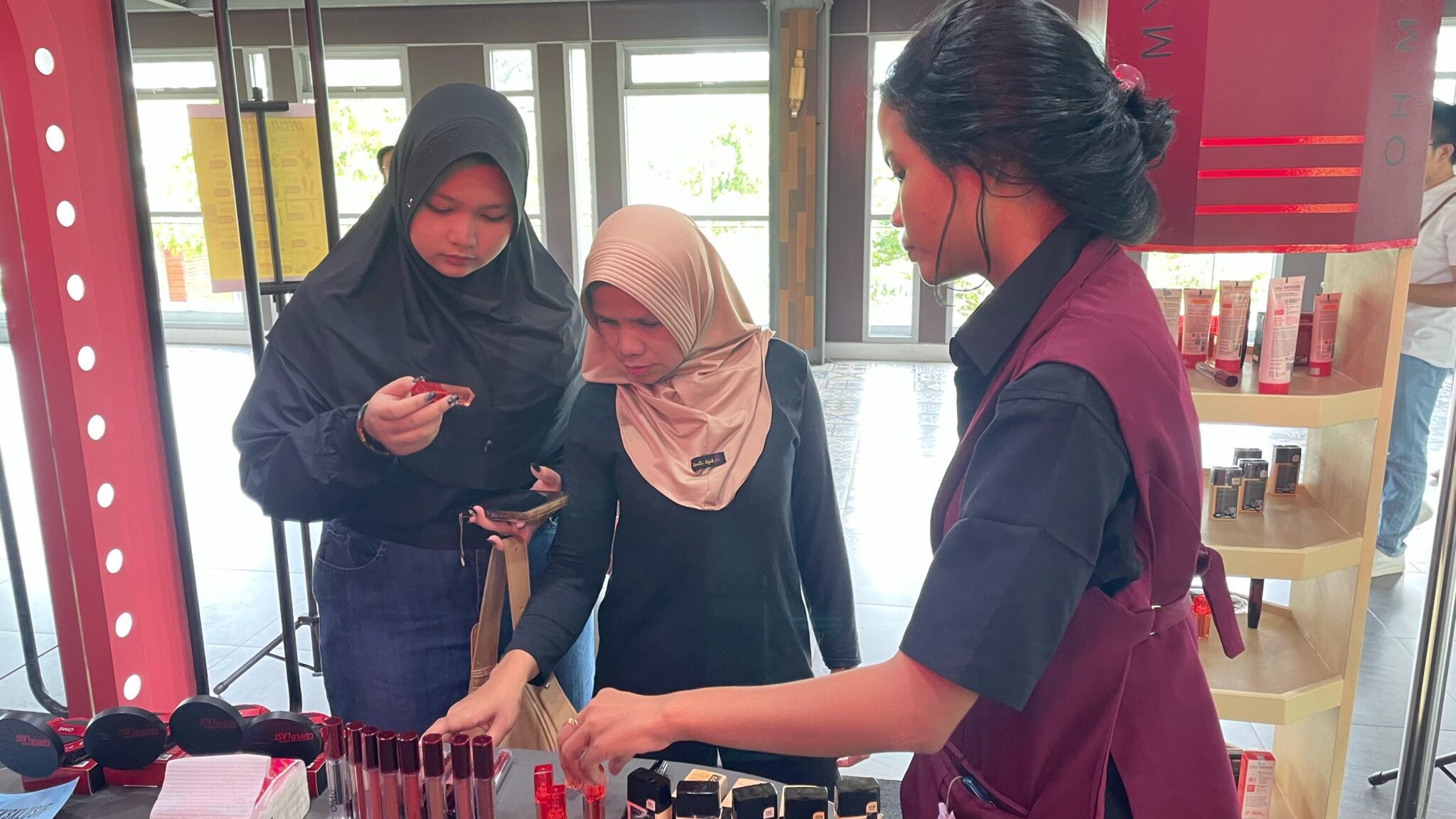 Paragon Corp: Aktivasi OMG Beauty di Arus Mudik Lebaran 2025 - Pradipta ...